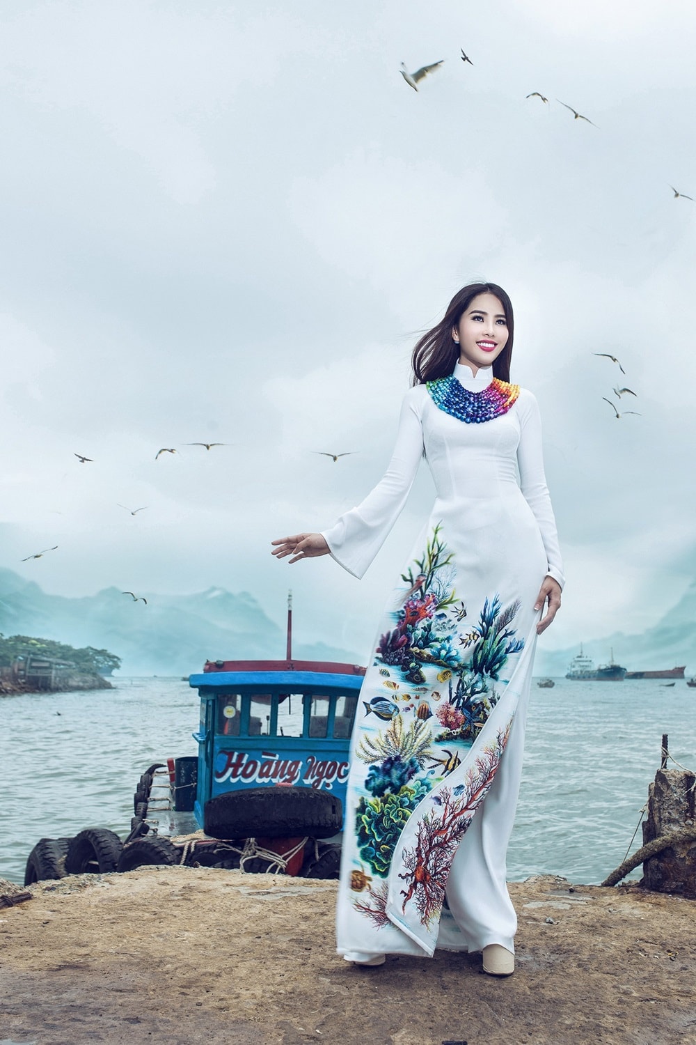 Nam Em mang áo bà ba đến Hoa hậu Trái đất