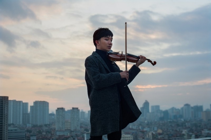 Nghệ sĩ violin Hoàng Rob ra mắt \"Hừng Đông\"