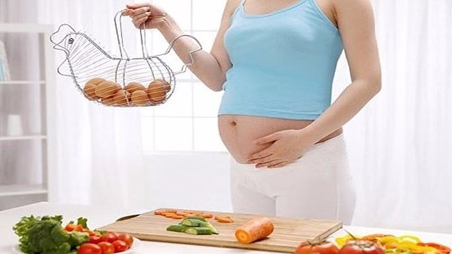 Trứng gà, trứng ngỗng: Trứng nào bà bầu nên ăn?
