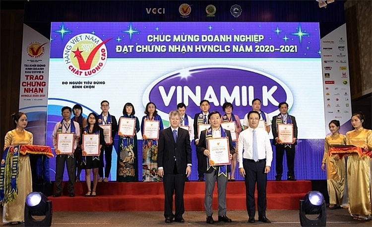 Vinamilk liên tiếp được đánh giá thuộc Top công ty kinh doanh hiệu quả ...