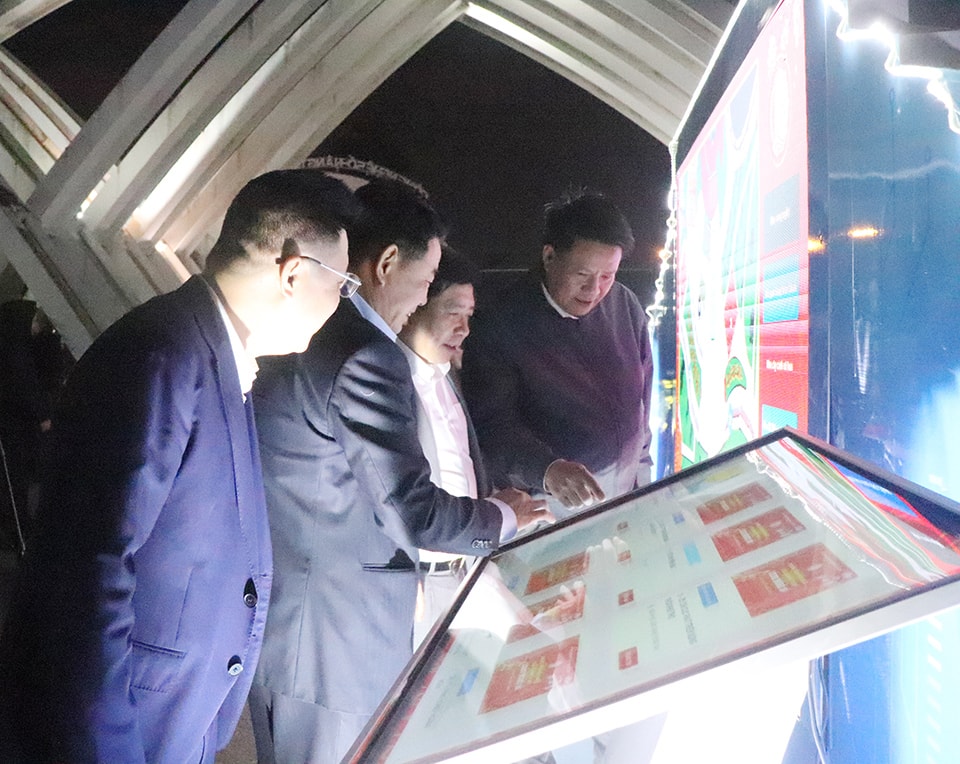 Nhộn nhịp Hội chợ Tết chào Xuân Ất Tỵ năm 2025 tại quận Bắc Từ Liêm