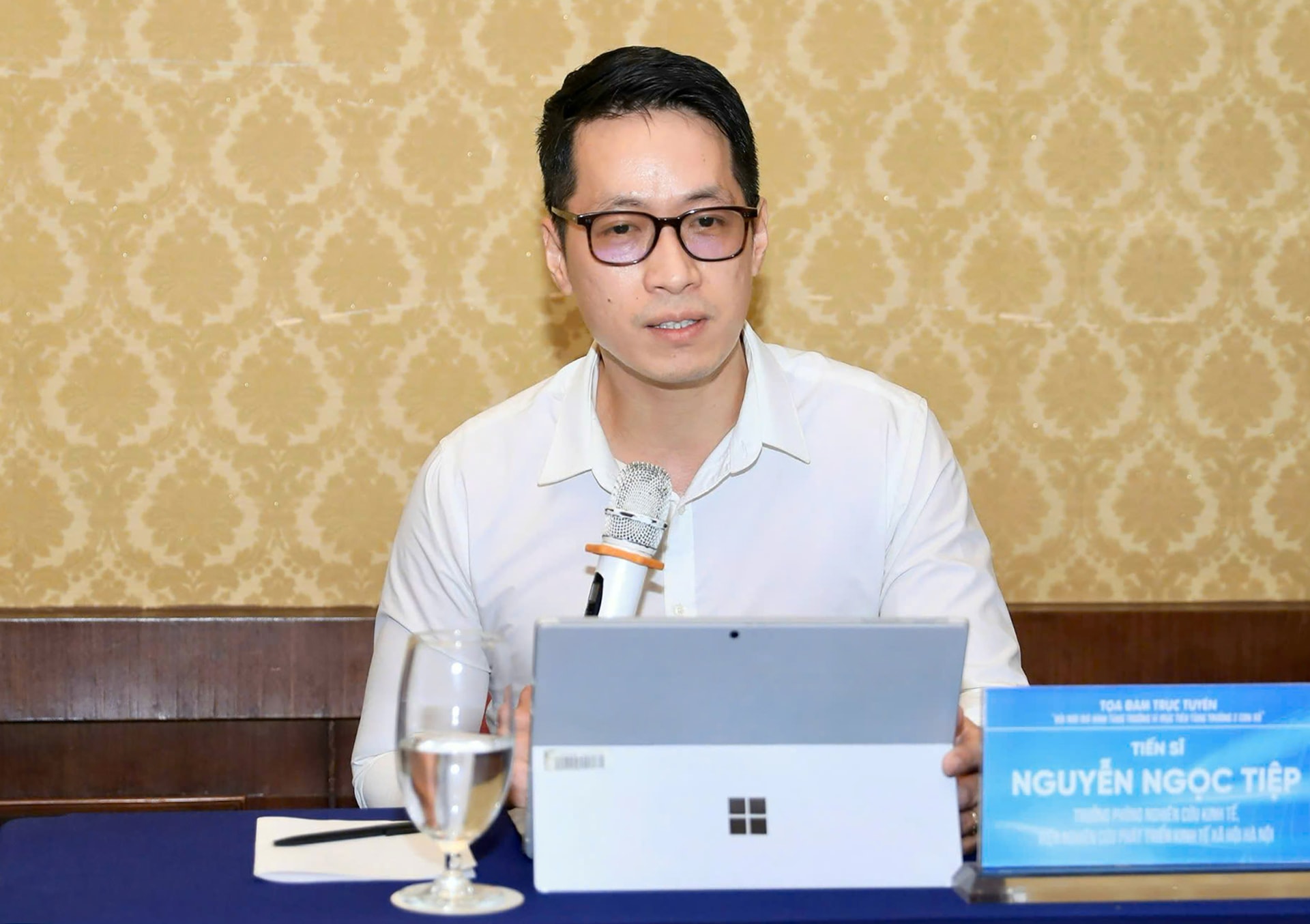 Dr. Nguyen Ngoc Tiep, Head of Economic Research Department, Hanoi Institute for Socio-Economic ...