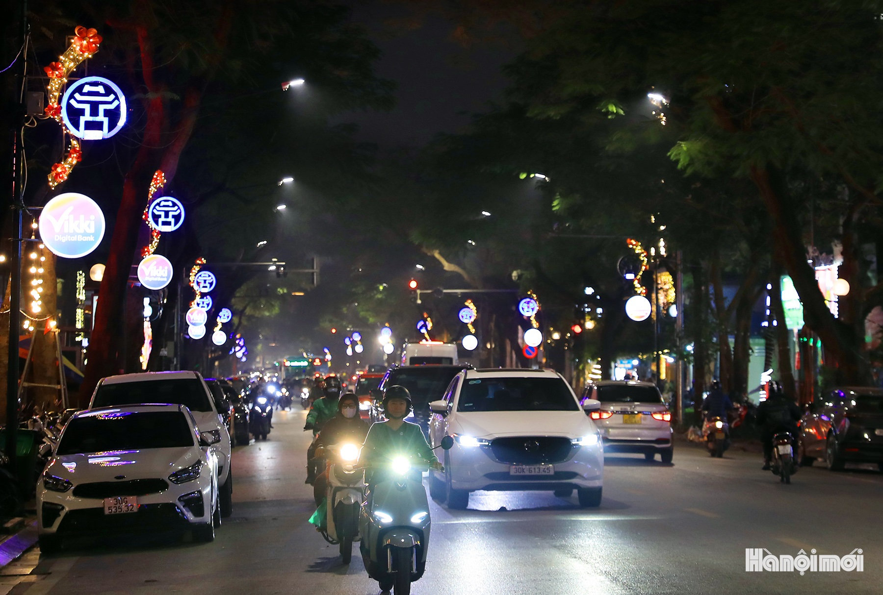 Hà Nội lung linh trong đêm giáp Tết Nguyên đán Bính Ngọ 2026