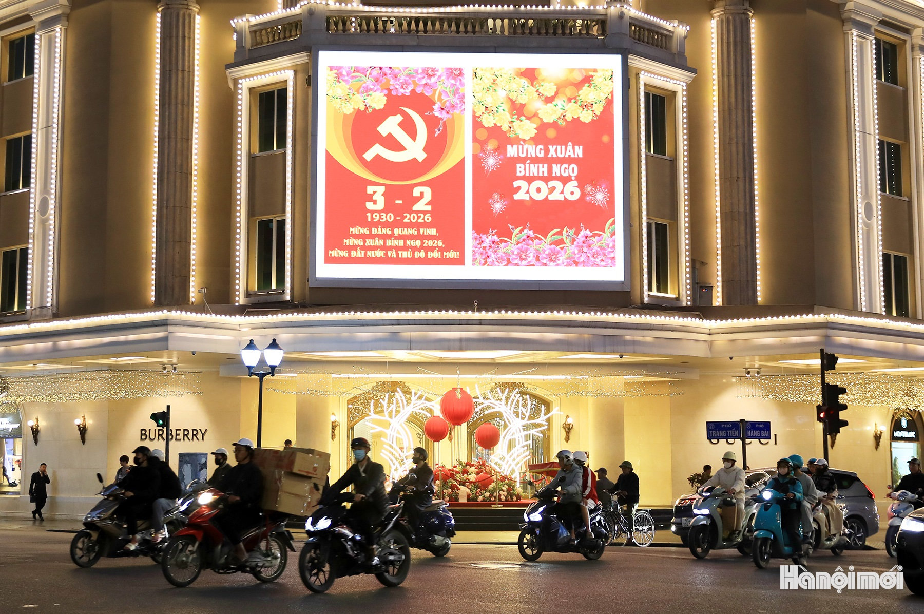 Hà Nội lung linh trong đêm giáp Tết Nguyên đán Bính Ngọ 2026
