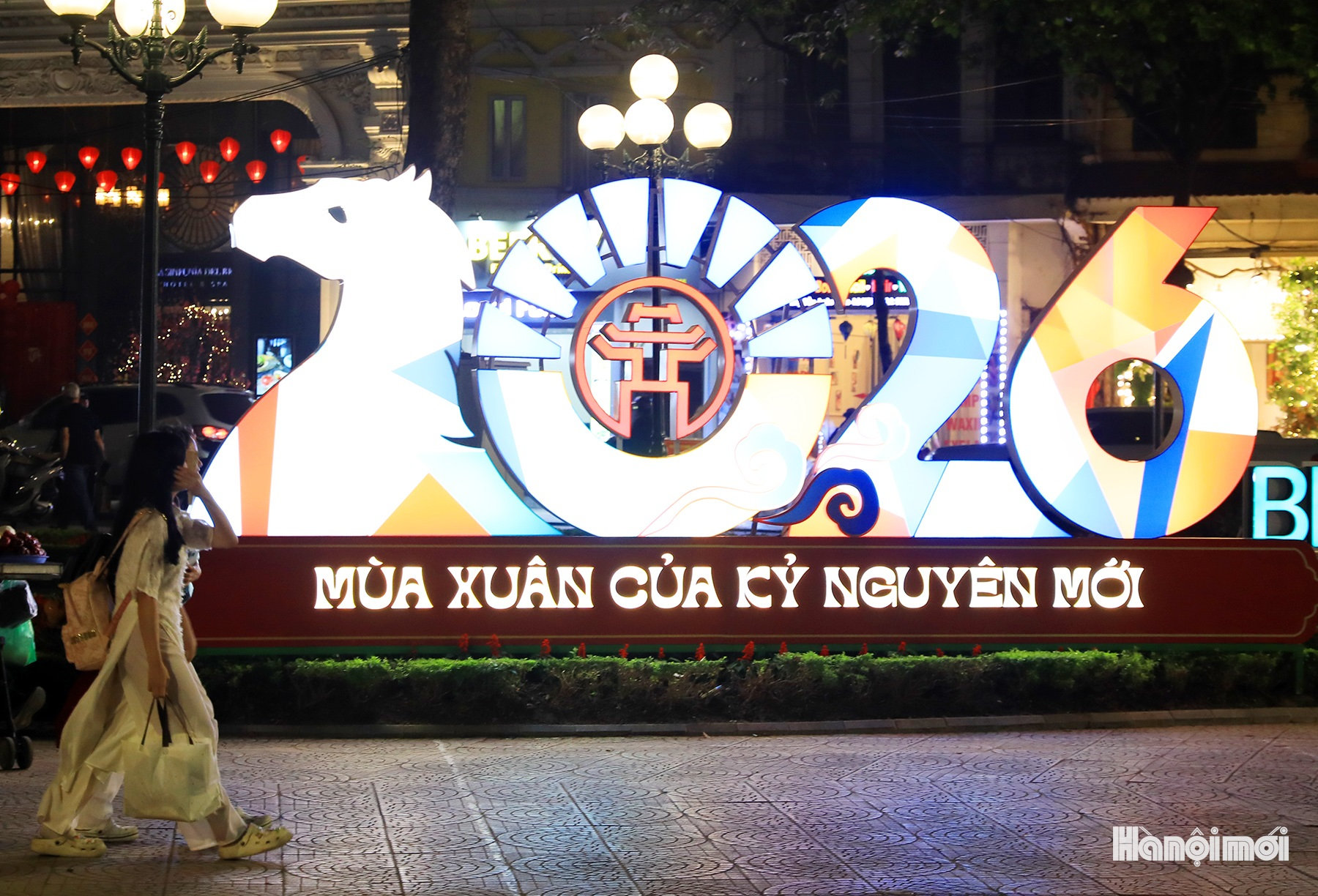 Hà Nội lung linh trong đêm giáp Tết Nguyên đán Bính Ngọ 2026