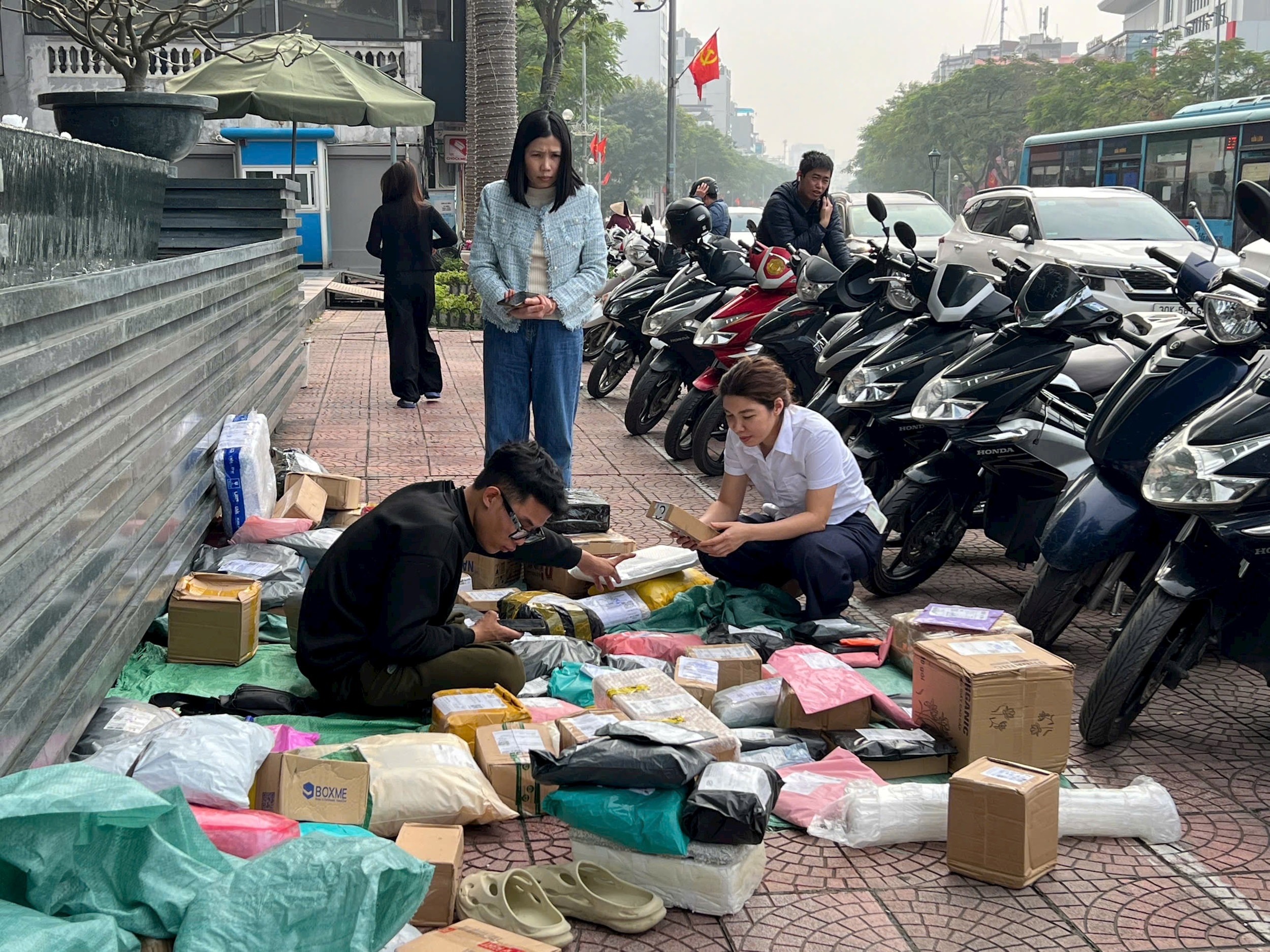 Yêu cầu Shopee không áp dụng các loại phí mới tăng chi phí cho nhà bán hàng