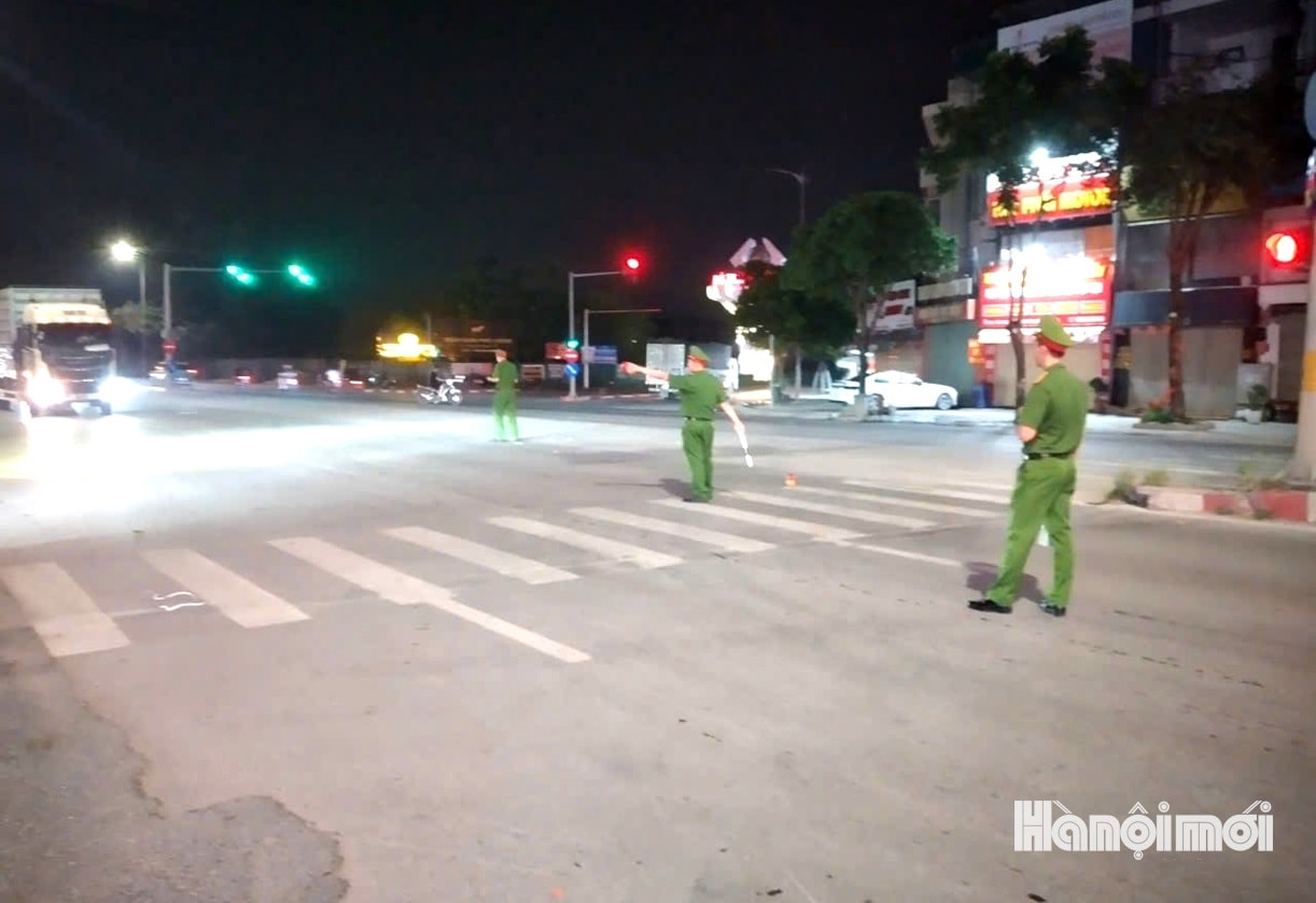 Kịp thời khống chế vụ cháy kho hàng ở Khu đô thị Văn Phú