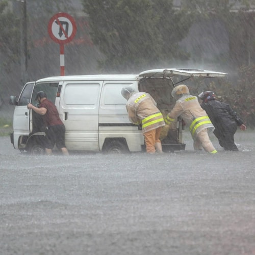 [Podcast] Đến 9h45, Hà Nội có 54 điểm ngập, công an tập trung phân ...