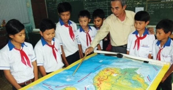 Ông giáo và trang sử Hoàng Sa