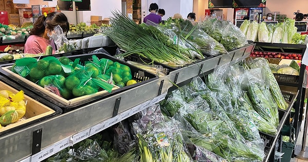 Nỗi lo về nguồn gốc rau xanh trong siêu thị